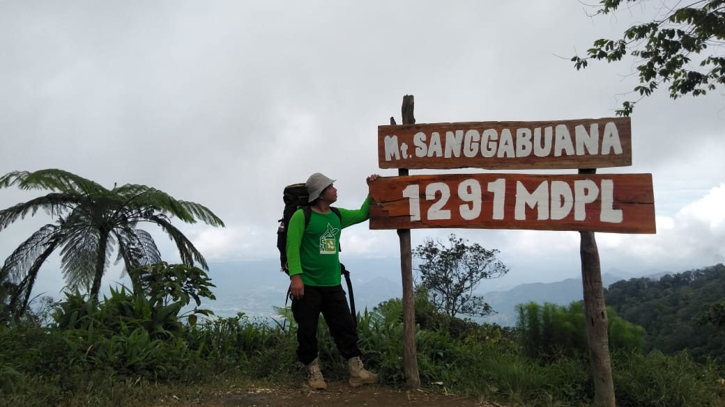 Paket Trekking Gunung Sanggabuana Karawang - GoTrip.co.id