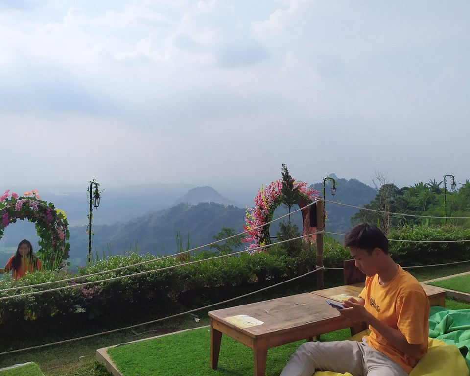 Paket Trekking Puncak Sempur Karawang - GoTrip.co.id