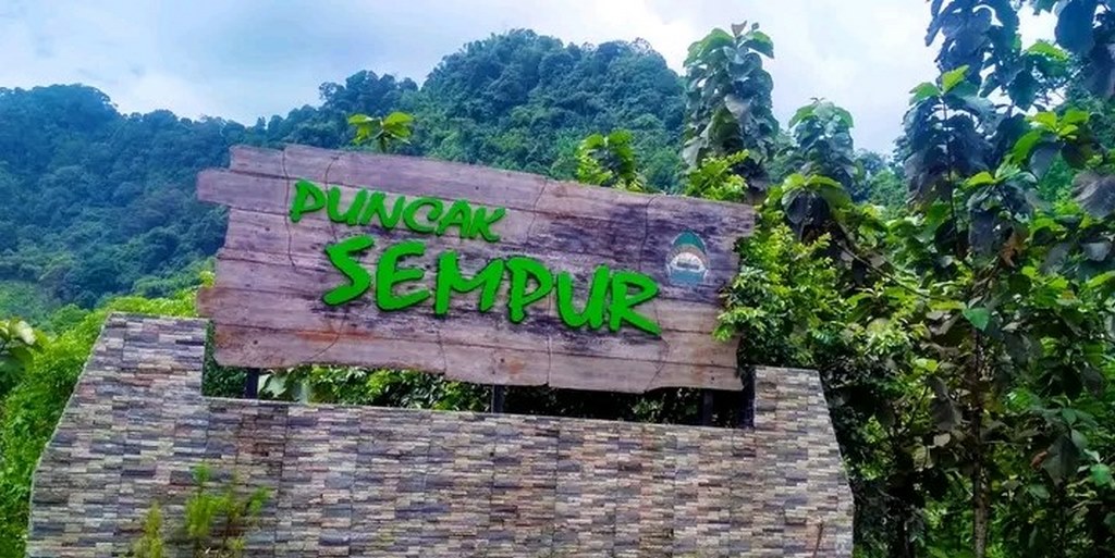 Paket Trekking Puncak Sempur Karawang - GoTrip.co.id