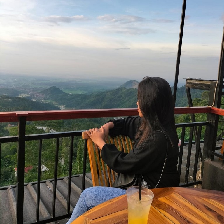 Paket Trekking Puncak Sempur Karawang - GoTrip.co.id